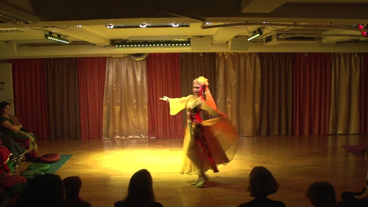 Maida | Uzbekian dance (uzbek raqsi) with Agnes at Hafla Layali, Sweden ...
