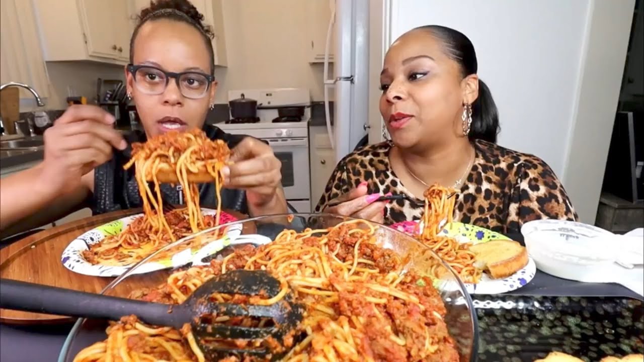 SPAGHETTI MUKBANG! - YouTube