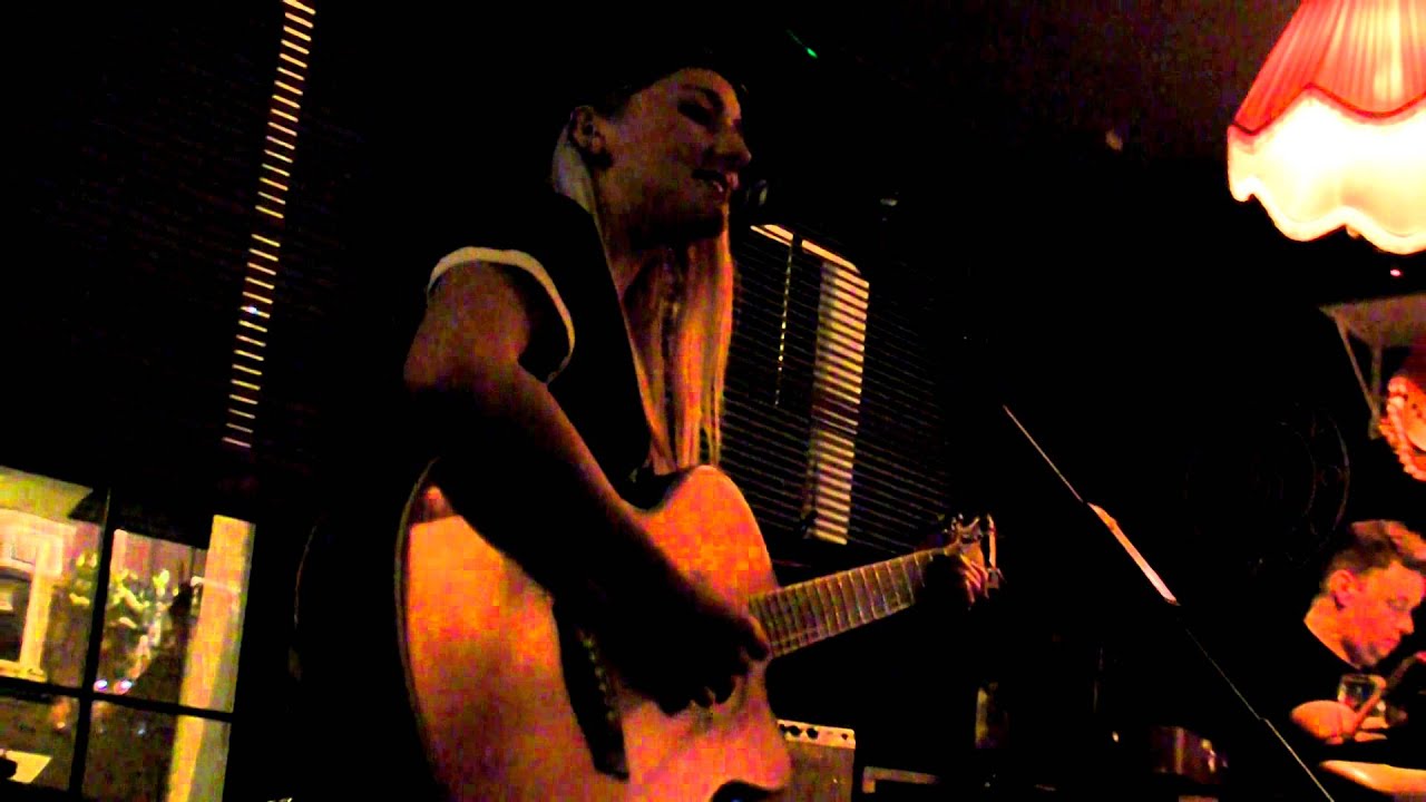 Esther Turner - Diamonds (Rihanna cover) (live at The Firefly ...