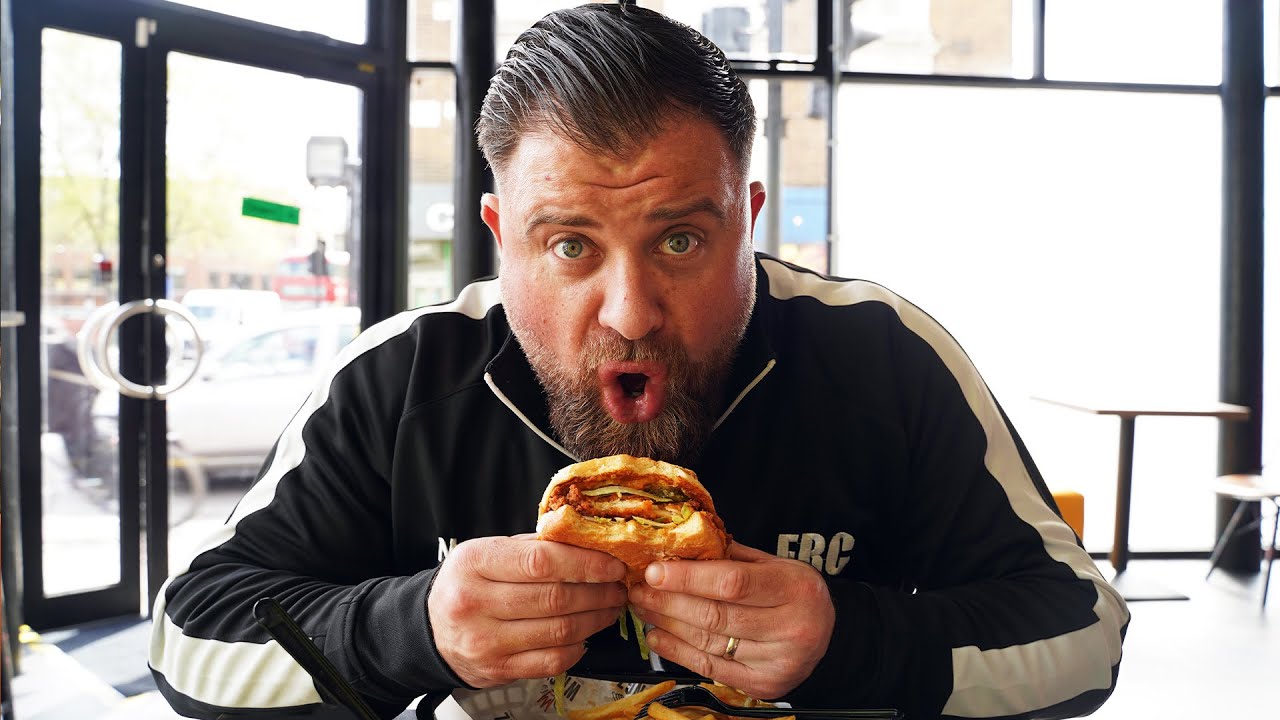 We Try An AMAZING Fried Chicken Shop In London | Food Review Club - YouTube