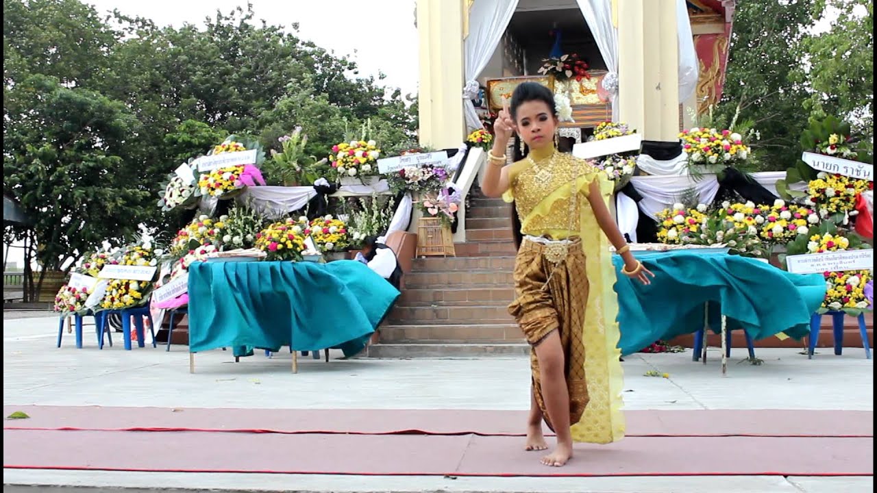 Ram Thai-Ram Sri Nuan-รำสีนวล By NiCe On Aug 16, 2012 - YouTube