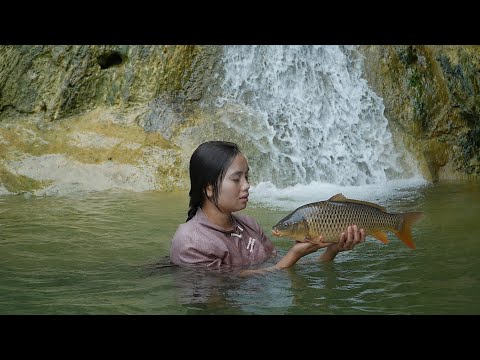 A rare fish species, seldom seen in Vietnam, unexpectedly fell into the hands of Ly Thi Di.