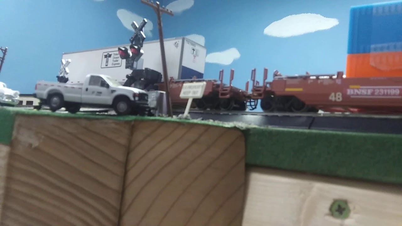 New spine cars review/ bnsf container well car review - YouTube