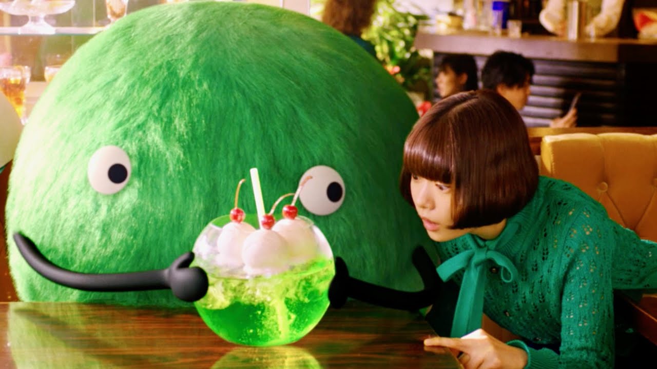 杉咲花、スーモの巨大クリームソーダに驚き！志尊淳は古着屋さんの店員に／SUUMO CM＋メイキング・インタビュー - YouTube