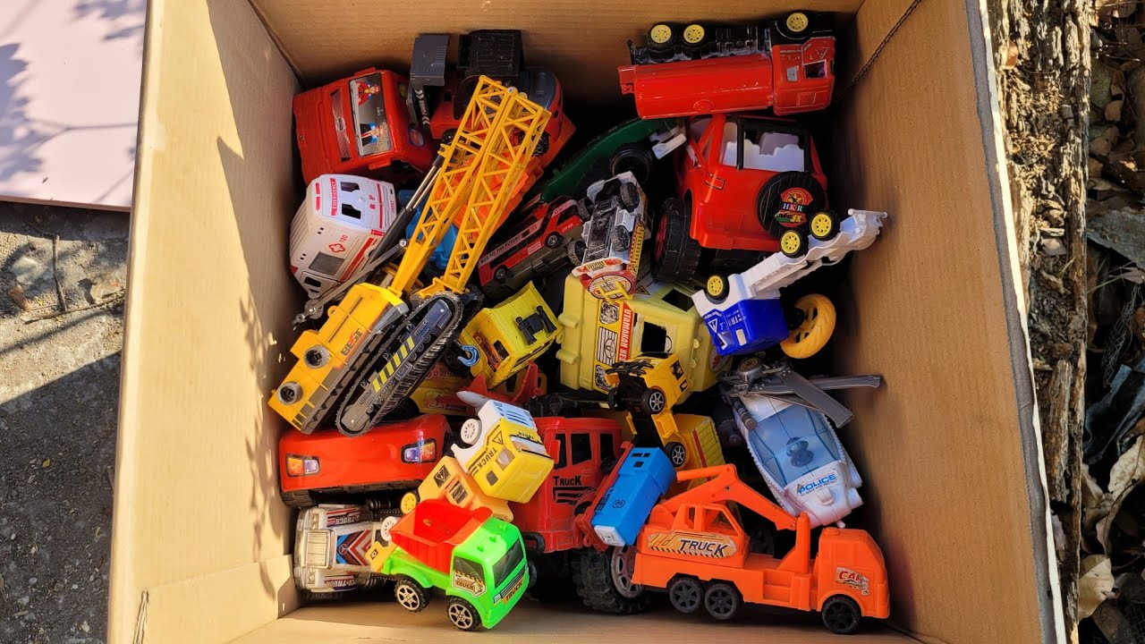 review box full of broken toys thrown away - YouTube