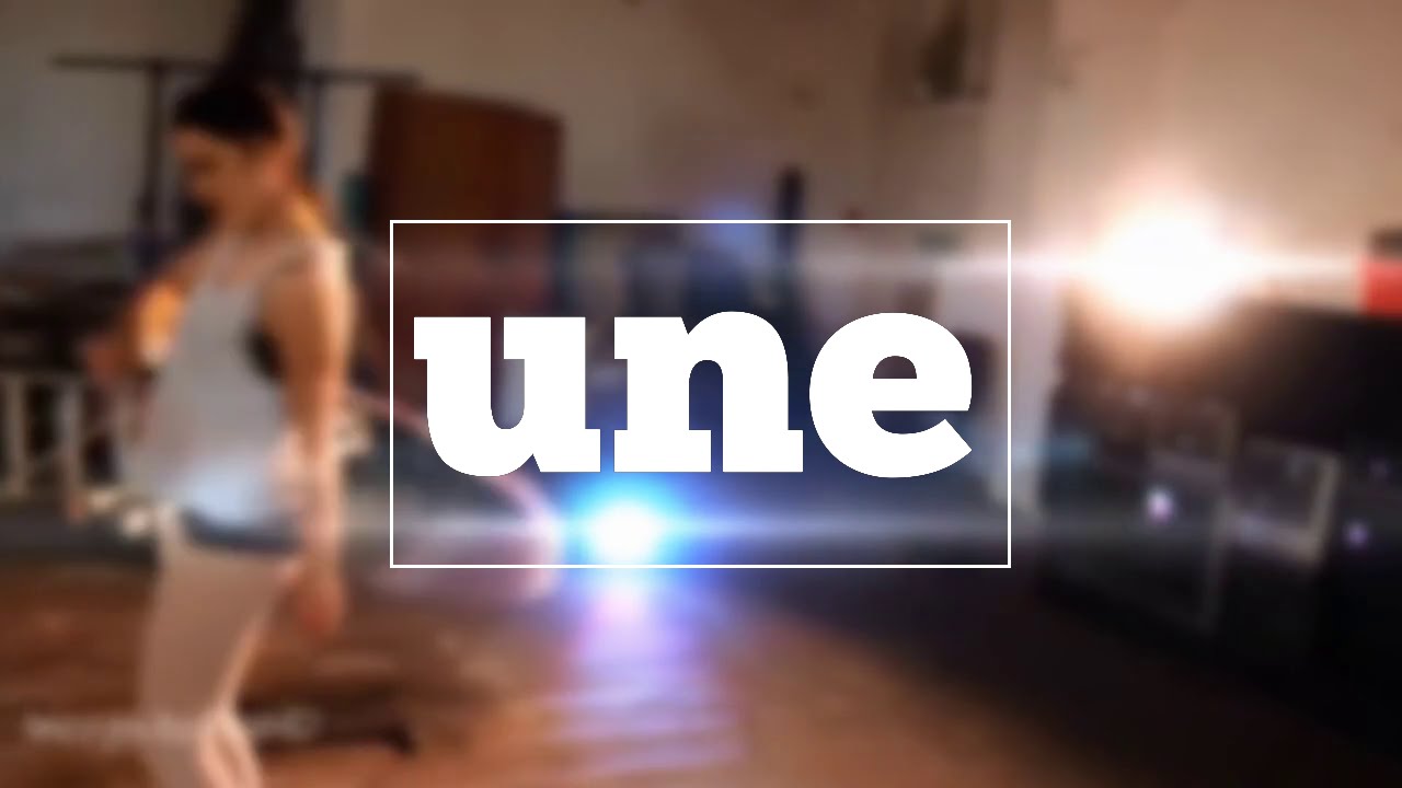 Learn how to spell une - YouTube