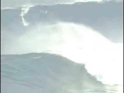 Surfing at Peahi (Jaws) Maui on Christmas Day, 2009 - YouTube