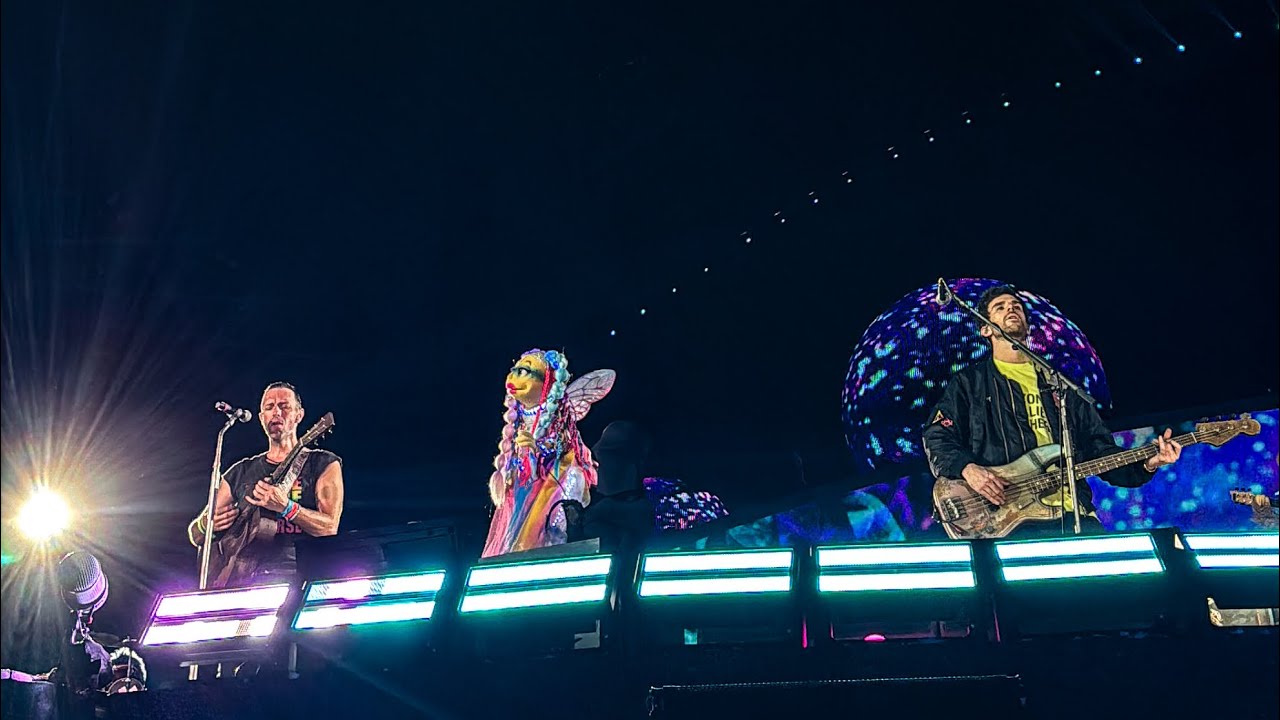 【4K 音質無損】Coldplay 2023 Asia tour Kaohsiung Taiwan 11/12演唱會副歌片段 - YouTube