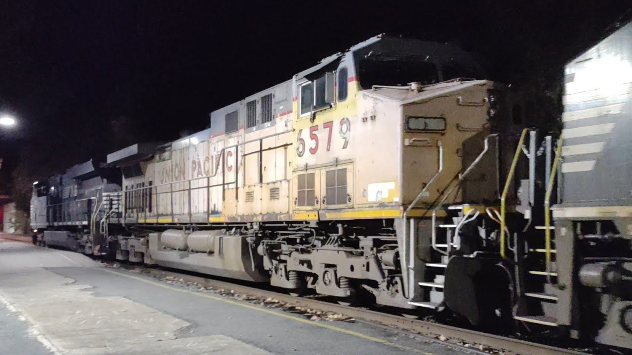 NS 27A with UP 6579 trailing in Charlottesville Virginia - YouTube