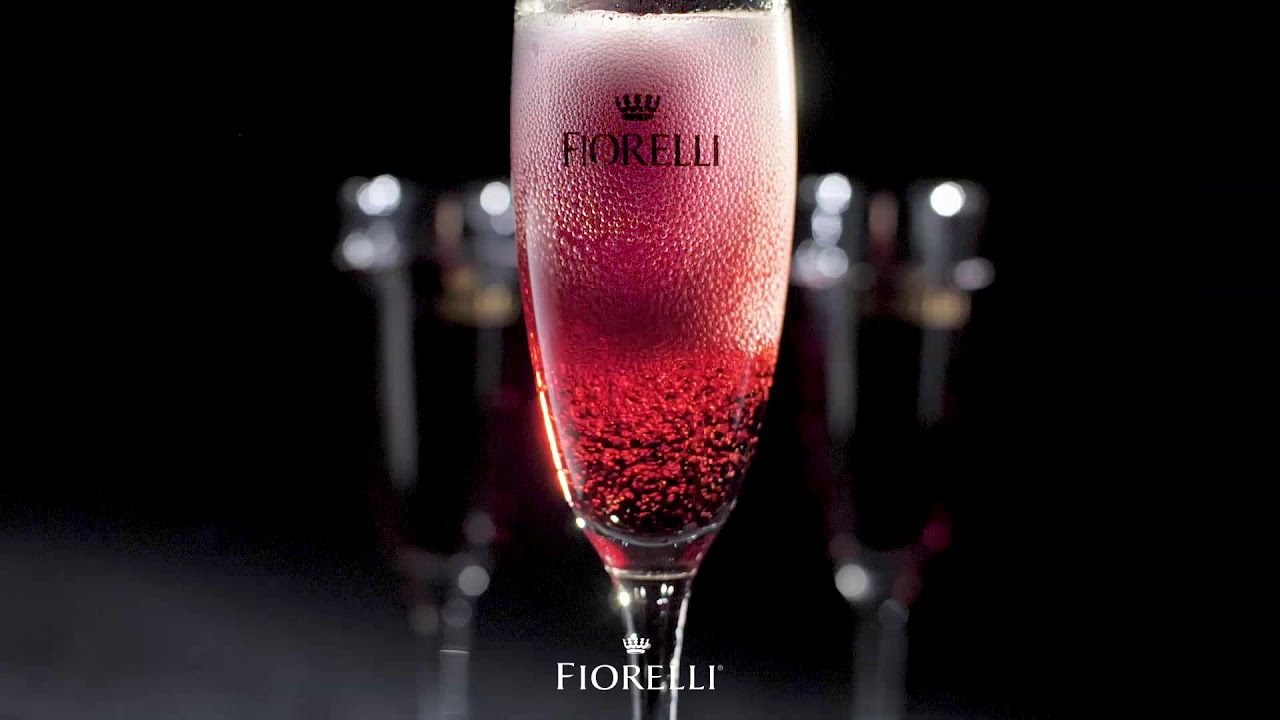 Ігристий напій Fragolino Rosso Fiorelli - YouTube