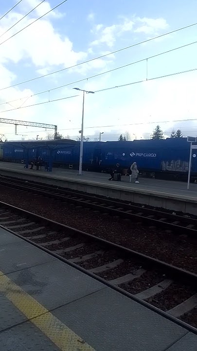 Przelot przepięknej EU07 - 241 przez Jarosław #train #pociag #kolej #railway - YouTube