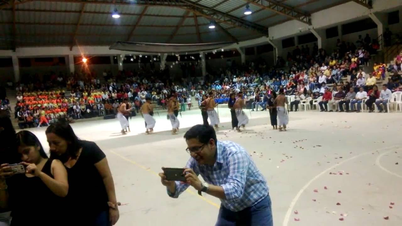 DANZA SHUAR DEL COLEGIO (ETSA DE BOMBOIZA) - YouTube