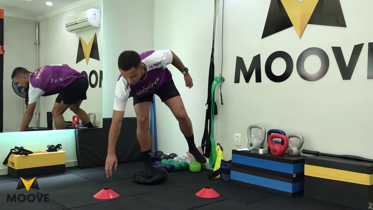 EQUILÍBRIO UNIPODAL NO DISCO TOCANDO CONES - YouTube