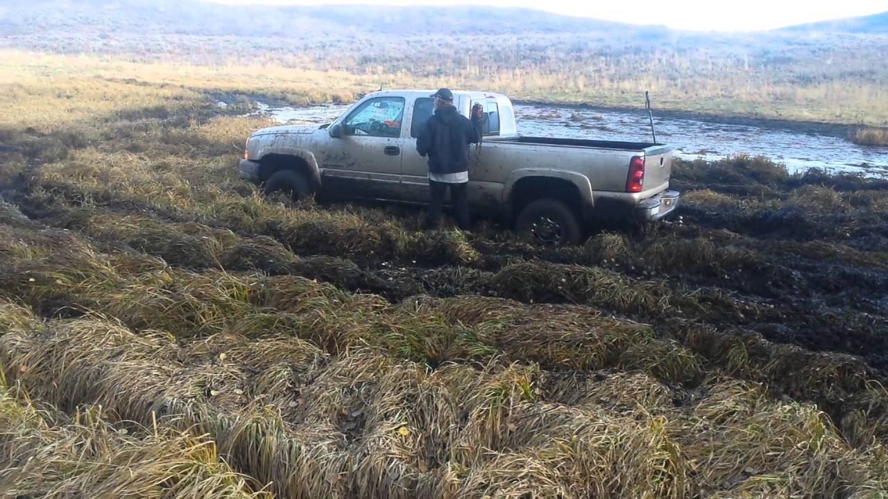 Ford bronco mudding - YouTube