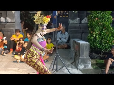 JOGED BUNGBUNG SEKAR PADMA, SUDIMARA KELOD. PENARI : AYU TINA