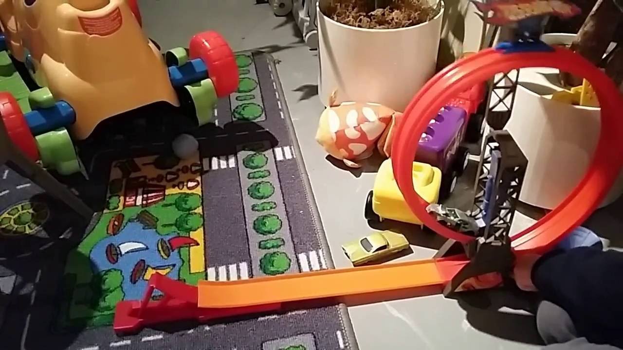 Car track loop-de-loop - YouTube