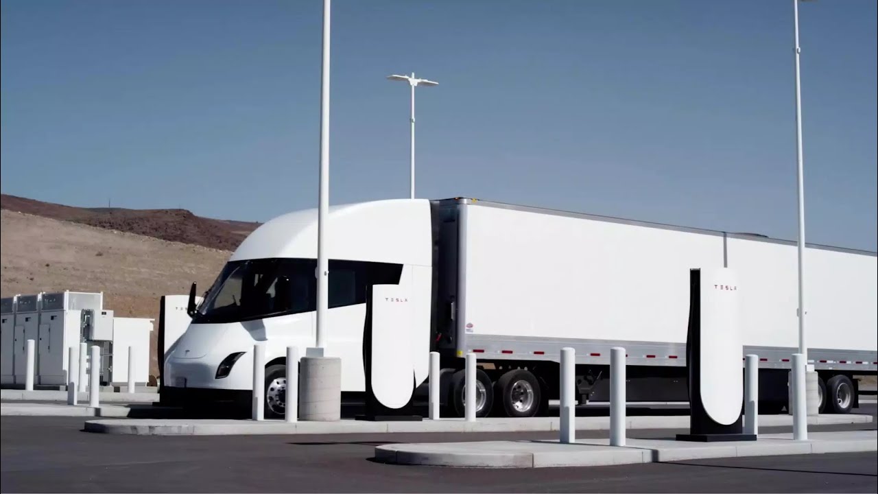 Tesla Semi FIRST Look! #tesla #teslasemi #semi - YouTube