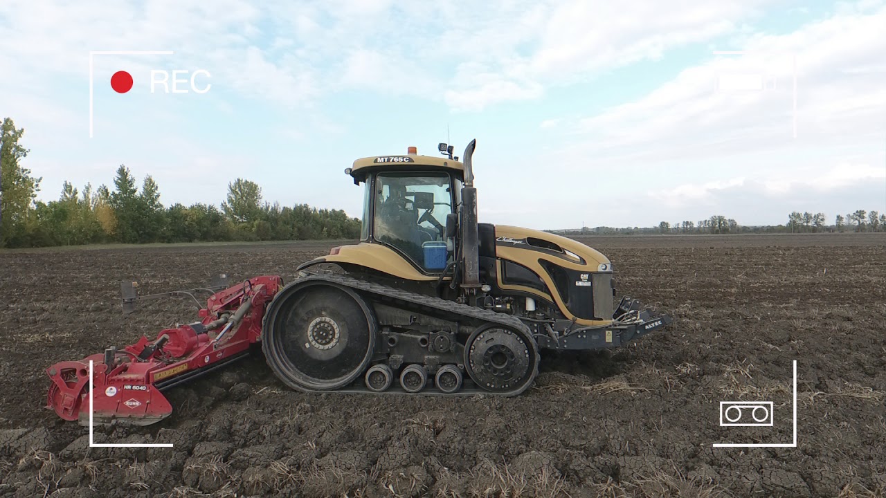 !!Attention!! CAT Challenger 765C et sa rotative Kuhn dernier modèle ...