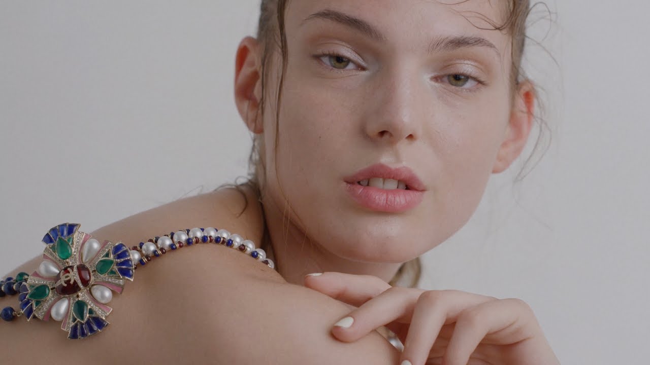 CHANEL Fashion Film 2019 | Glamour Hungary | Directed by VIVIENNE ...