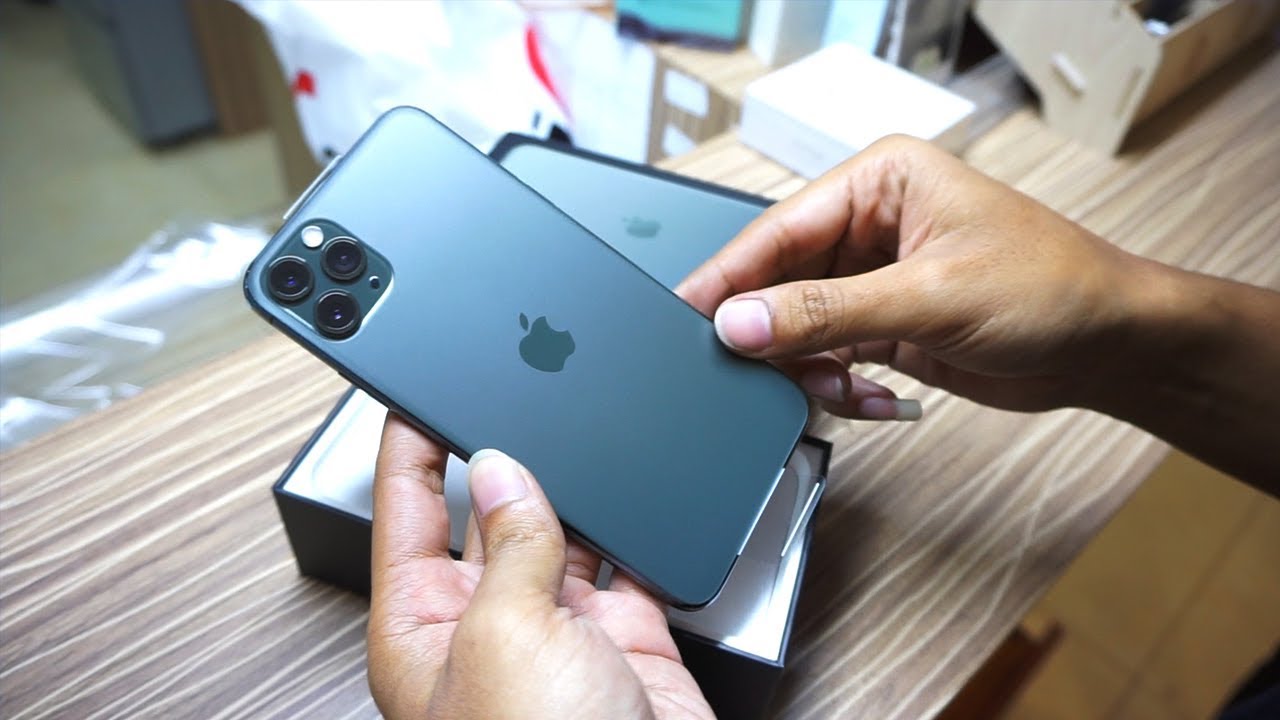 Unboxing iPhone 11 pro max first in Asia - YouTube
