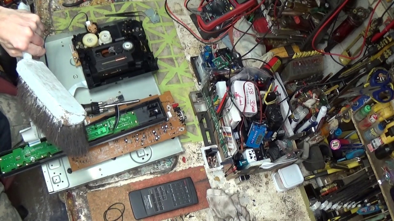 pt4 Panasonic SL/PC394 5Disc CD player looking at the guts - YouTube