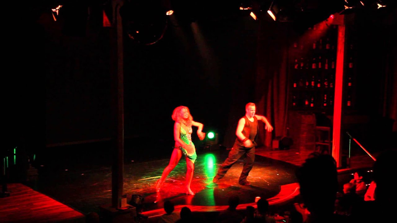 Salsa Show Alex & Kim - YouTube