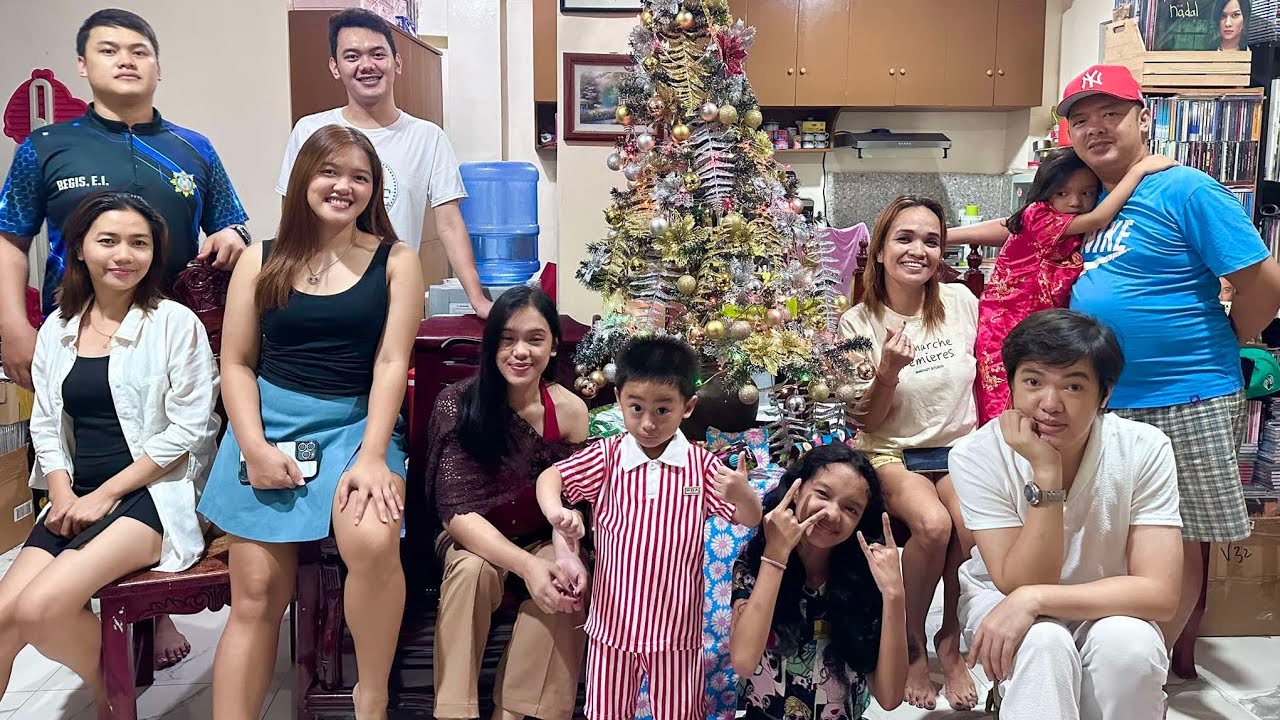 CHRISTMAS IN THE PHILIPPINES 🇵🇭 (PINOY CELEBRATION) - YouTube
