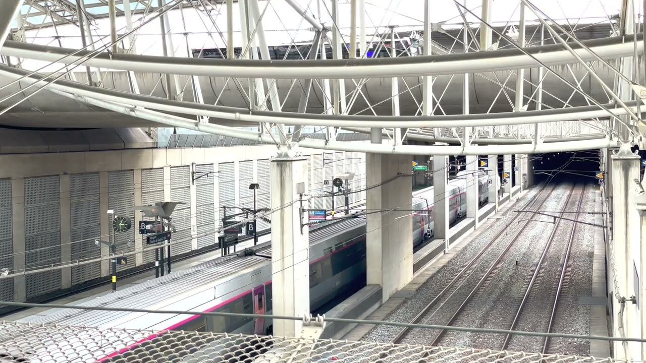 Paris Charles de Gaulle TGV - YouTube