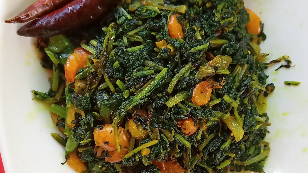 মূলা শাক দিয়ে চিংড়ি মাছের মজাদার ভাজি।chingri mas diye mula shak vaji ...