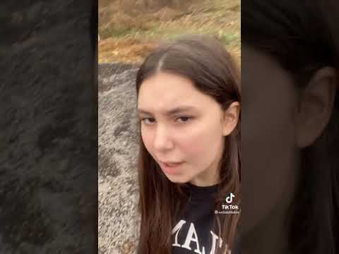 arkadaşlar tik tok hesabımı takip ederseniz çok sevinirim gt yapıyor um medineaylin tik tok hesabim