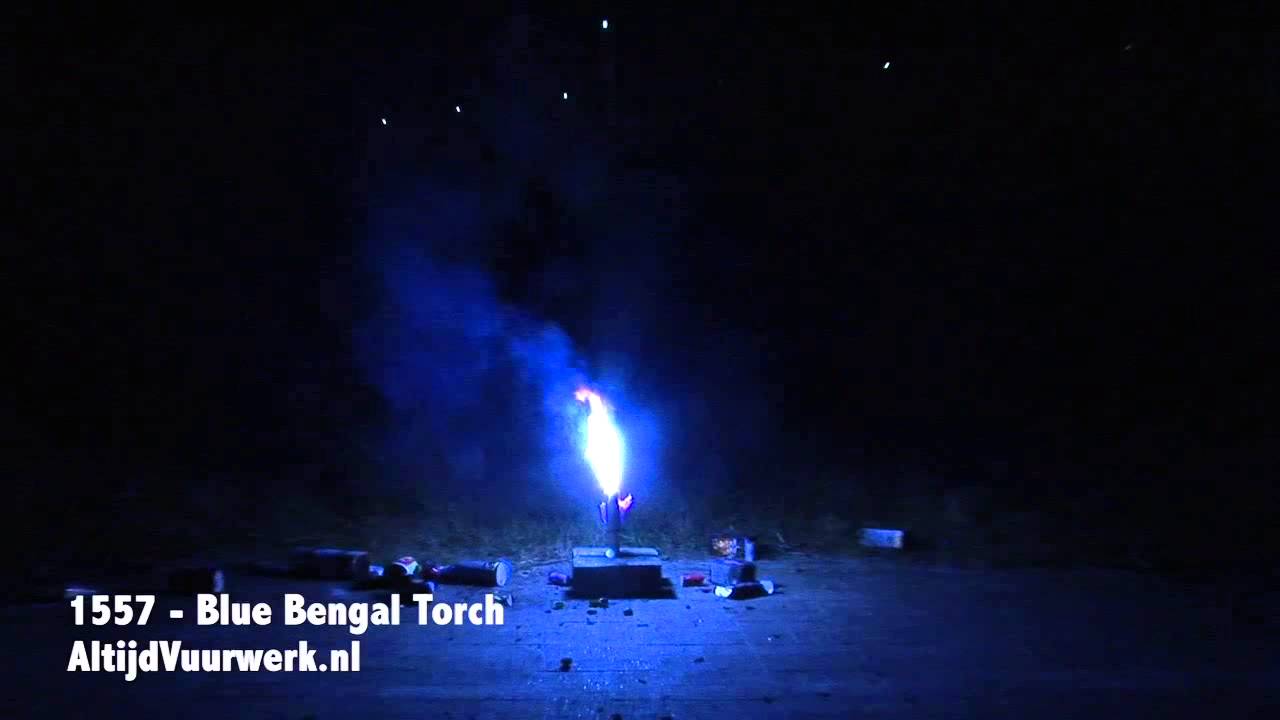 Blue Bengal Torch - AltijdVuurwerk - YouTube
