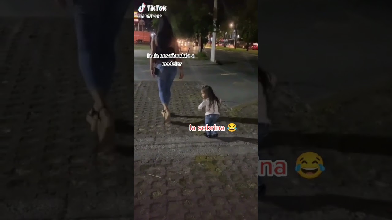 Cuando Mi Tía Me Enseña A Posar Caminando Xd Youtube