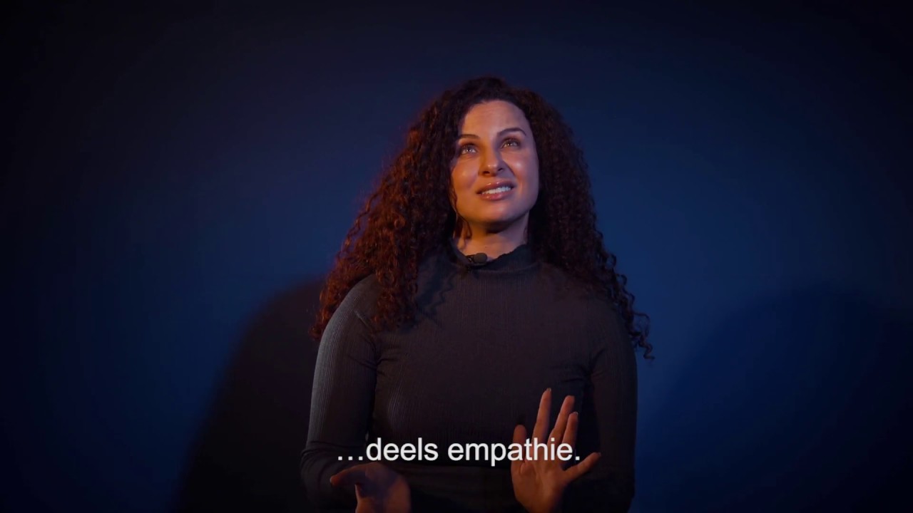 Achttien: Zineb Fallouk - YouTube