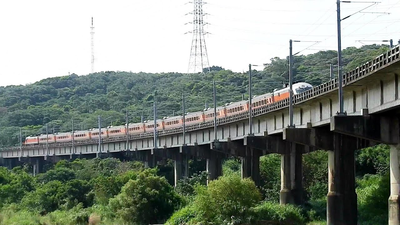 台鐵逆行129次E1000"PP"自強號通過鳳山溪橋-2019/07/15 - YouTube