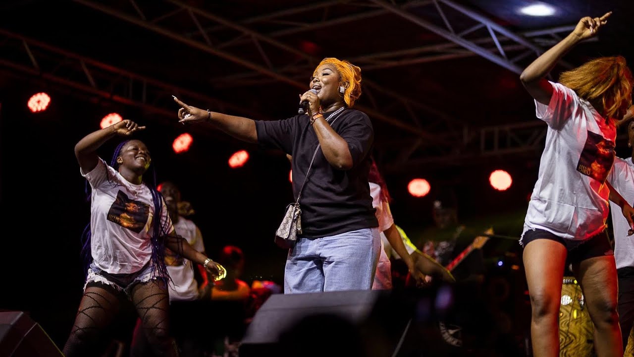 ROSELINE LAYO CONCERT LIVE [PALAIS DE LA CULTURE] - YouTube