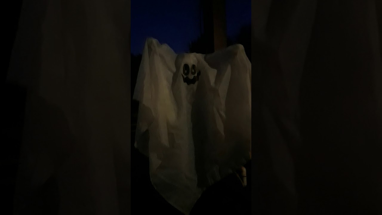 Gemmy shrieking and shaking ghost 1995 - YouTube