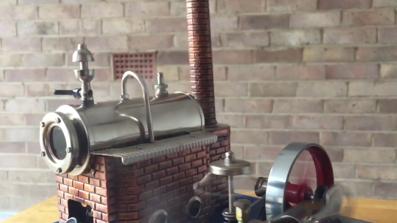 Wilesco D10 engine in steam - YouTube
