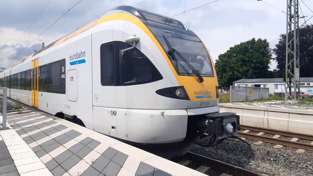 Aankomst RB 69 (Keolis Eurobahn) richting Bielefeld Hbf op station ...