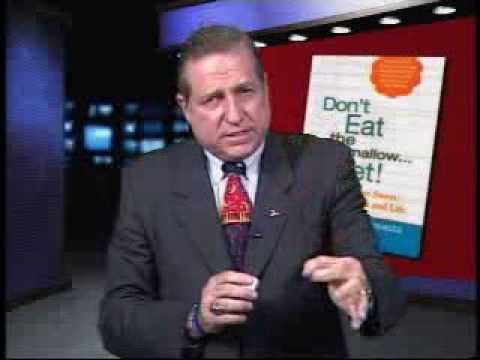 Bilingual Speaker Joachim de Posada Speaks to the Media - YouTube