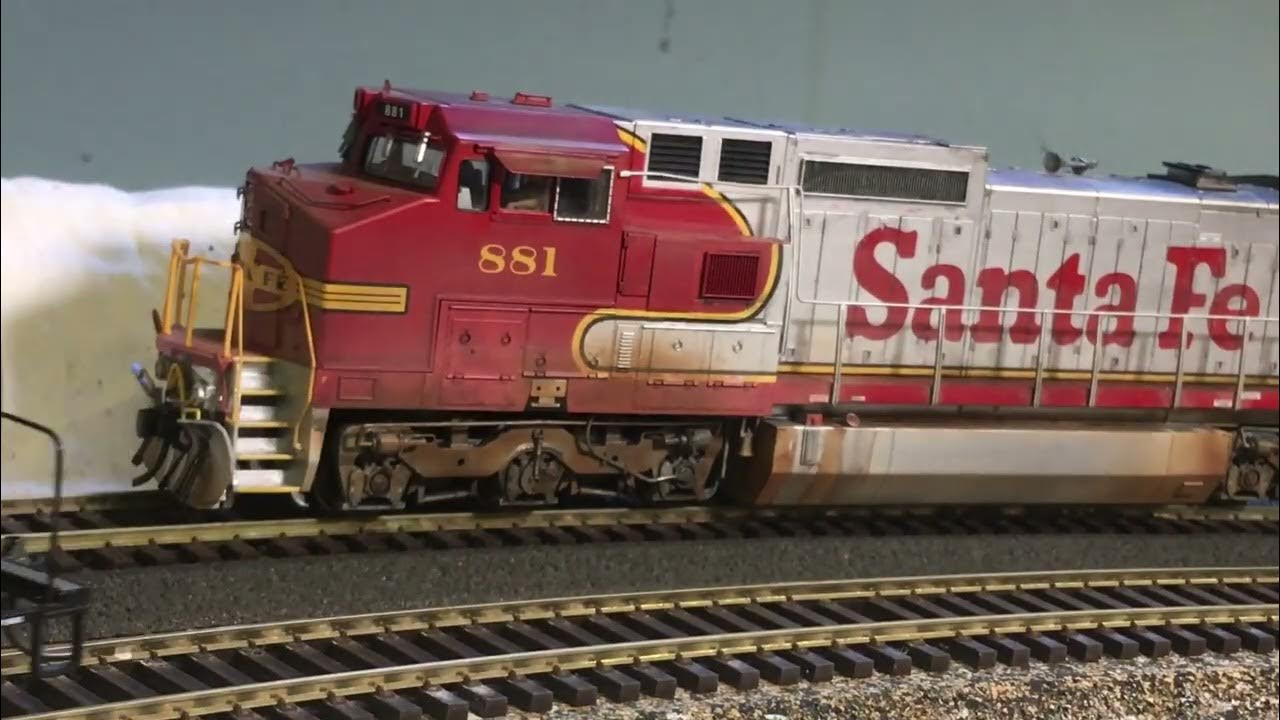 Athearn SD39-2's rescue a burnt out Atlas Dash8. - YouTube