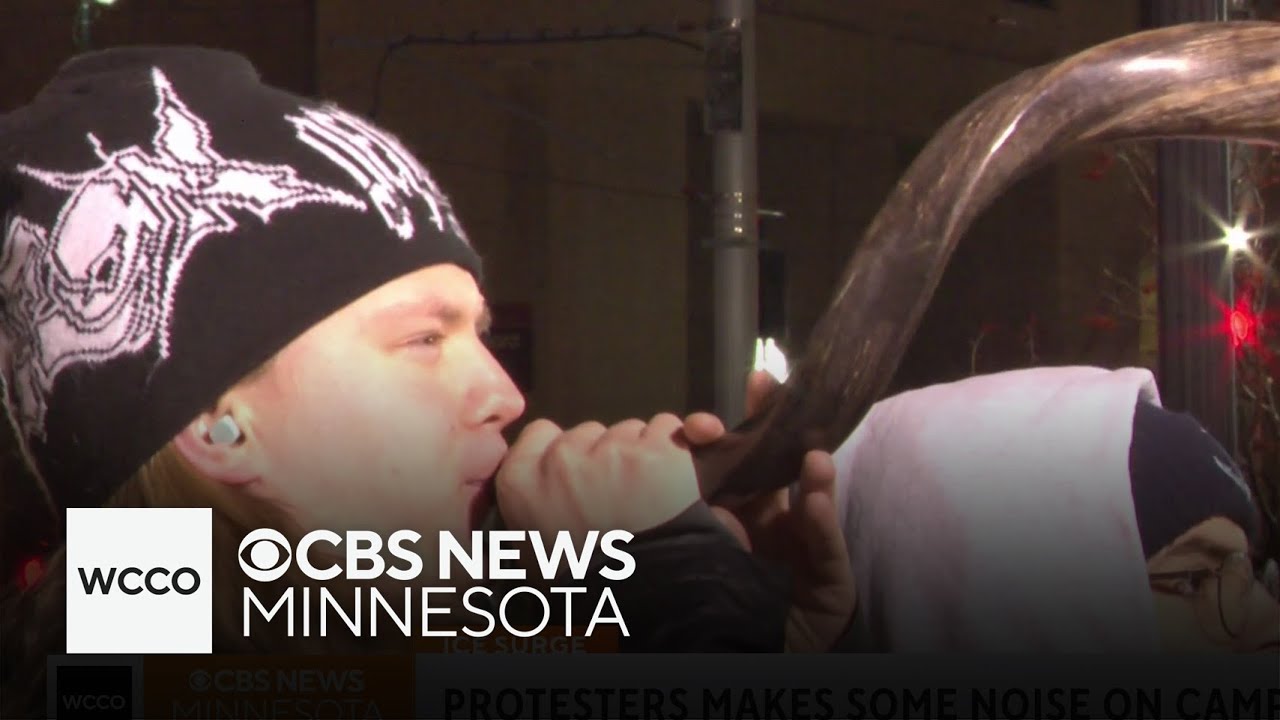 Anti-ICE protesters face off with police outside hotel in Minneapolis ...