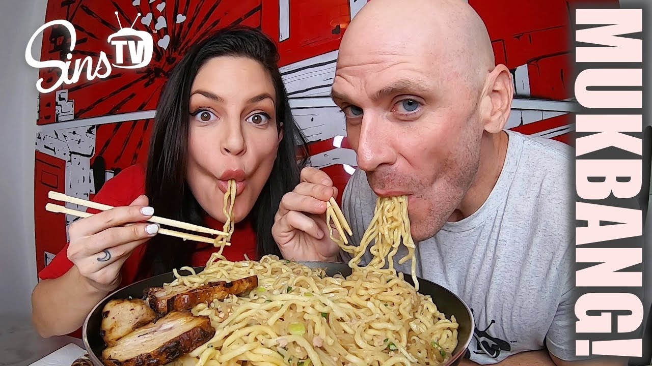 Johnny & Kissa Ramen Mukbang! - YouTube
