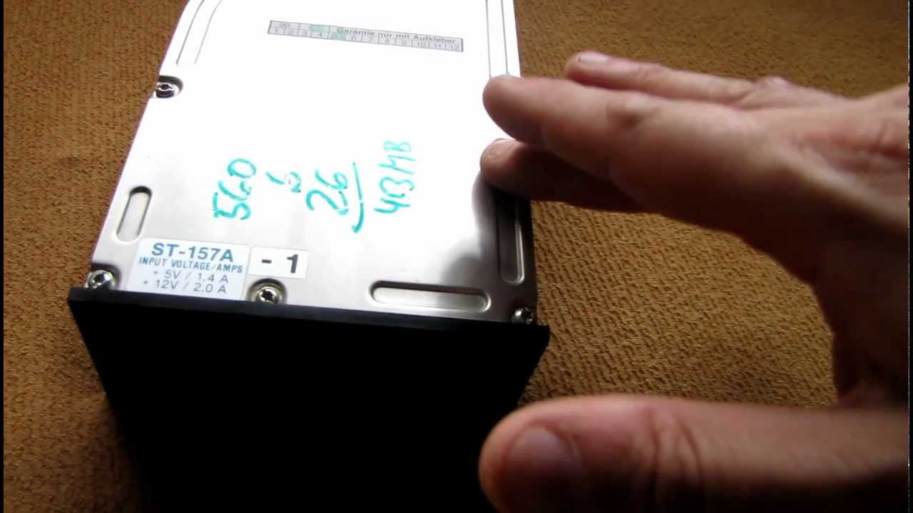 Einblick Festplatte aus den 1990 Jahren / Insight view harddisk 1990 ...