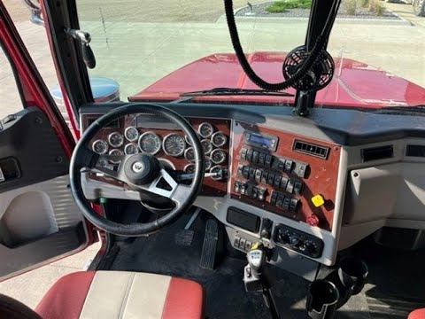 2021 WESTERN STAR 4900FA 82" STRATOSPHERE SLEEPER INTERIOR - YouTube