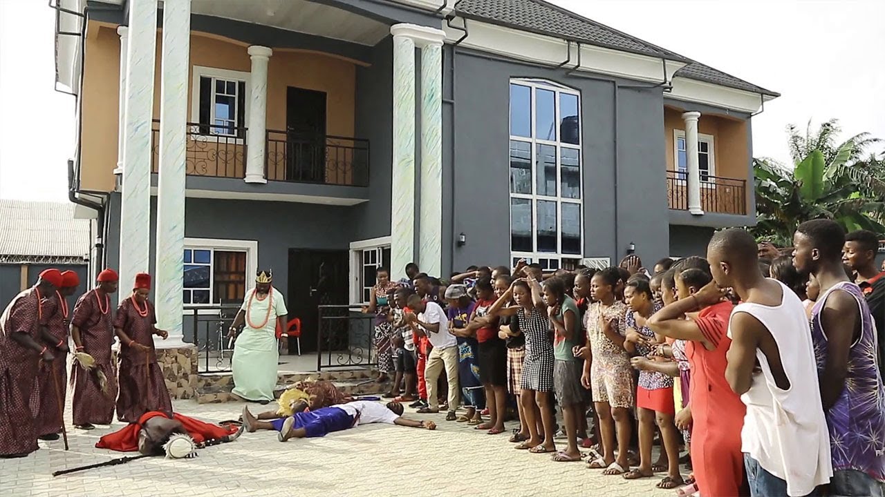 Crowned Prince Pretends To Be A Palace Guardian To now Who Truly Loves ...