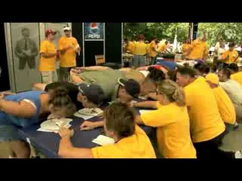 Iowa State Fair - Pie Eating Contest - YouTube