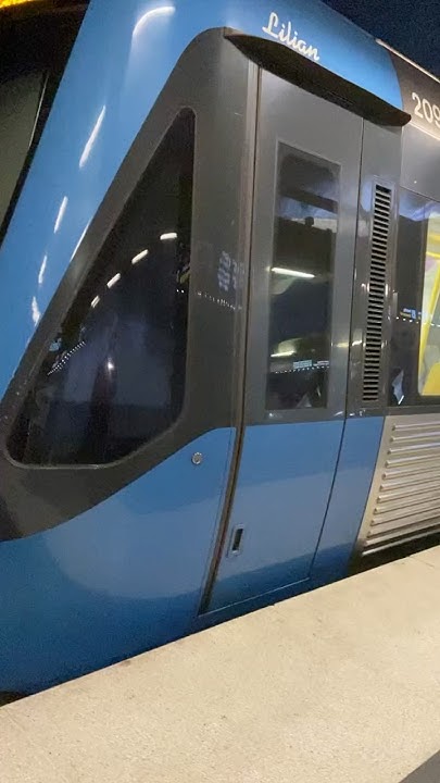 C25 tunnelbana avgår T-Centralen mot Kungsträdgården med gröna linjens vagn 2094 ”Lilian”. - YouTube