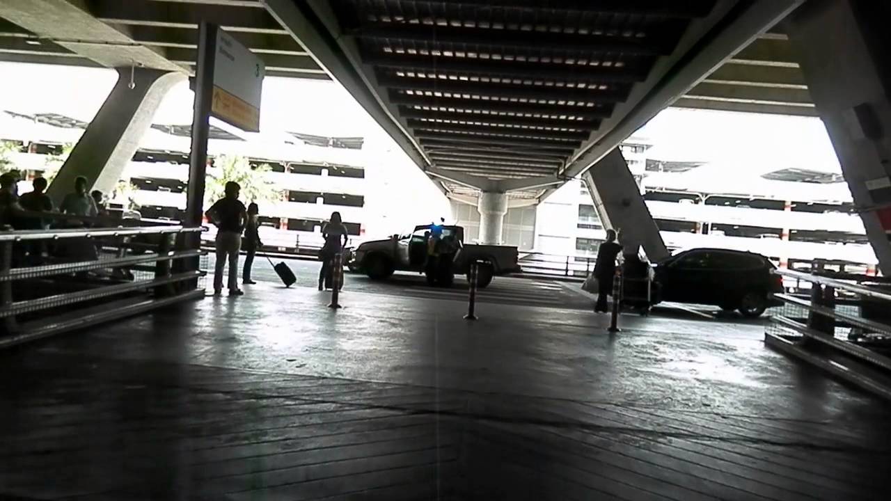 Shuttle bus at Bangkok Airport - YouTube