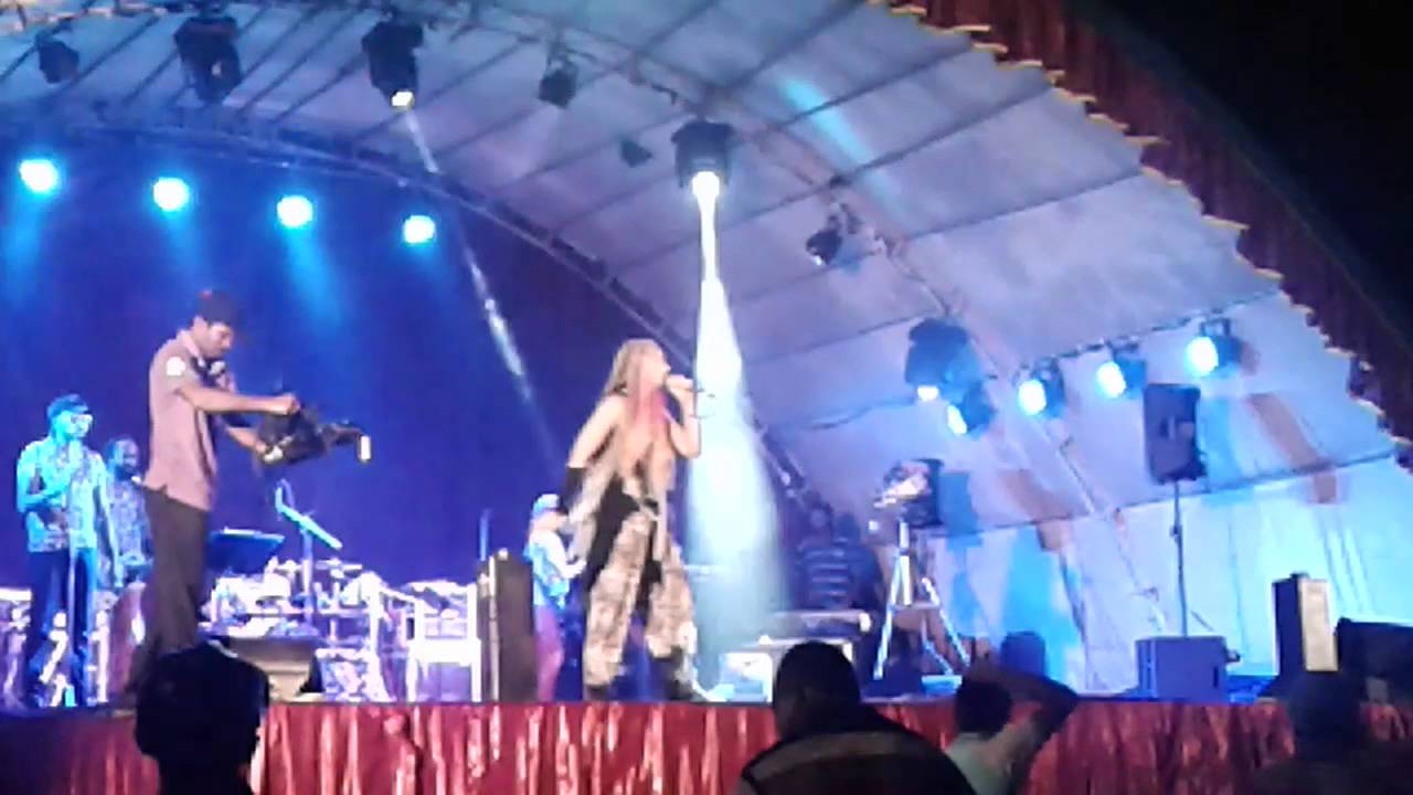 Awissawella jahella village MG DANUSHKA BAND with GINGER - YouTube