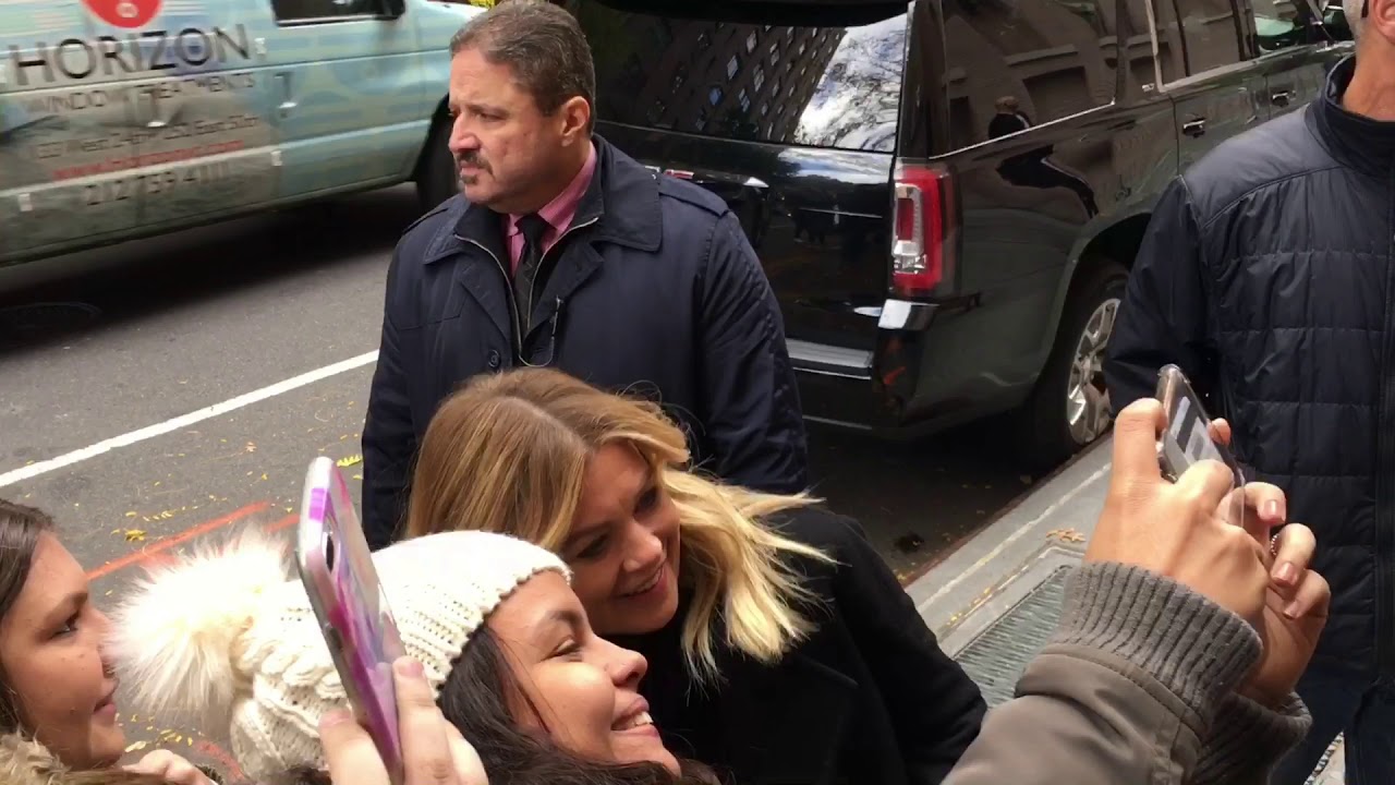 GREY'S ANATOMY STAR ELLEN POMPEO SELFIES WITH FANS - NYC - YouTube